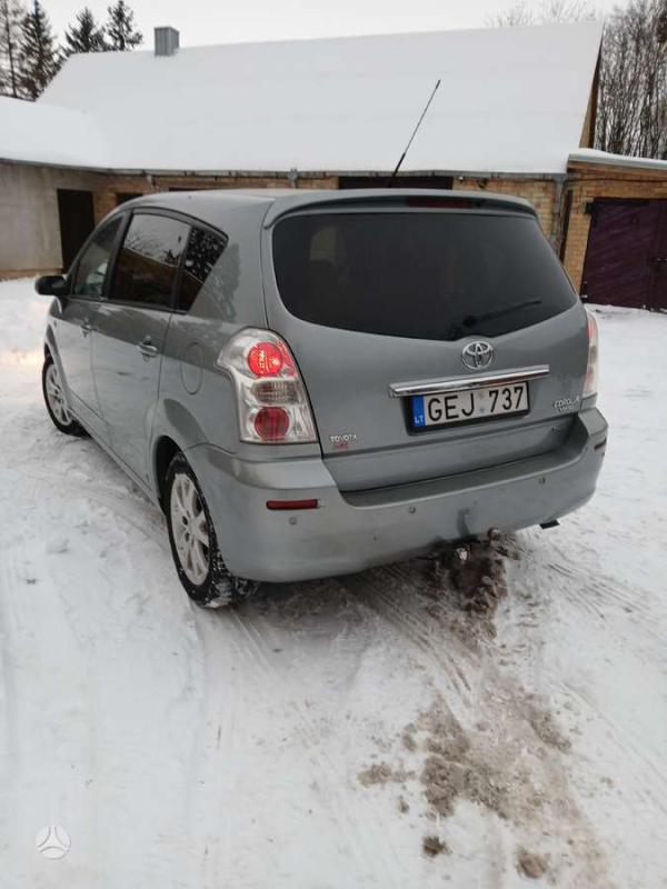 Pelēks Toyota Corolla Verso 2009 Panevēža, ar dzinēja tilpumu 2.23 L un nobraukumu 175 tūkst. km par 3100 €, foto 4 vietnē AUTOMOTO.COM.LV