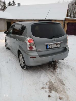 Grey Toyota Corolla Verso 2009 in Panevezys, with an engine capacity of 2.23 L and mileage of 175 thousand km for 3100 €, photo 4 on AUTOMOTO.COM.LV