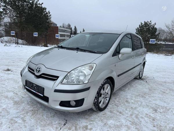 Grey Toyota Corolla Verso 2009 in Alytus, with an engine capacity of 2.23 L and mileage of 269 thousand km for 3750 €, photo 2 on AUTOMOTO.COM.LV