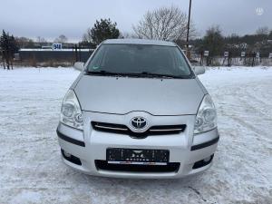 Pelēks Toyota Corolla Verso 2009 Alīta, ar dzinēja tilpumu 2.23 L un nobraukumu 269 tūkst. km par 3750 €, foto 3 vietnē AUTOMOTO.COM.LV