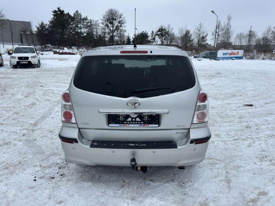 Pelēks Toyota Corolla Verso 2009 Alīta, ar dzinēja tilpumu 2.23 L un nobraukumu 269 tūkst. km par 3750 €, foto 6 vietnē AUTOMOTO.COM.LV