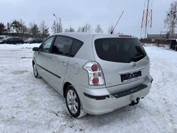 Grey Toyota Corolla Verso 2009 in Alytus, with an engine capacity of 2.23 L and mileage of 269 thousand km for 3750 €, photo 7 on AUTOMOTO.COM.LV