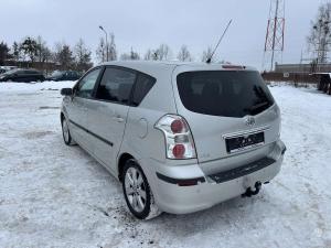 Pelēks Toyota Corolla Verso 2009 Alīta, ar dzinēja tilpumu 2.23 L un nobraukumu 269 tūkst. km par 3750 €, foto 7 vietnē AUTOMOTO.COM.LV