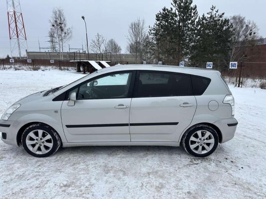 Pelēks Toyota Corolla Verso 2009 Alīta, ar dzinēja tilpumu 2.23 L un nobraukumu 269 tūkst. km par 3750 €, foto 8 vietnē AUTOMOTO.COM.LV