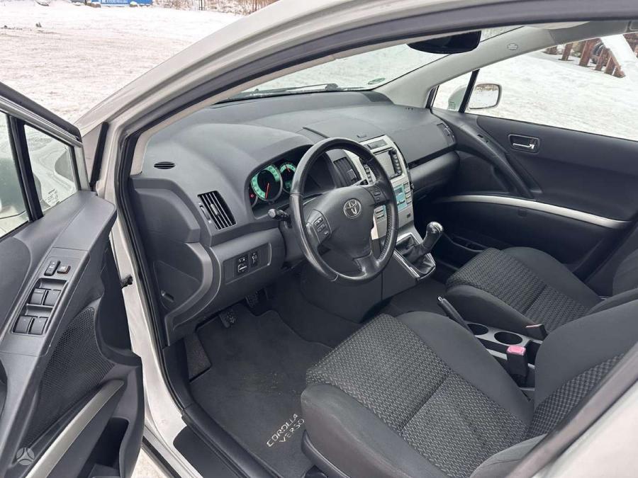 Pelēks Toyota Corolla Verso 2009 Alīta, ar dzinēja tilpumu 2.23 L un nobraukumu 269 tūkst. km par 3750 €, foto 9 vietnē AUTOMOTO.COM.LV