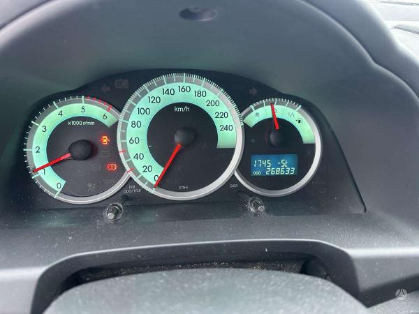 Pelēks Toyota Corolla Verso 2009 Alīta, ar dzinēja tilpumu 2.23 L un nobraukumu 269 tūkst. km par 3750 €, foto 11 vietnē AUTOMOTO.COM.LV