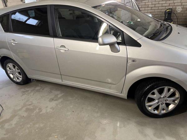 Grey Toyota Corolla Verso 2009 in Birzai, with an engine capacity of 2.23 L and mileage of 266 thousand km for 2000 €, photo 1 on AUTOMOTO.COM.LV