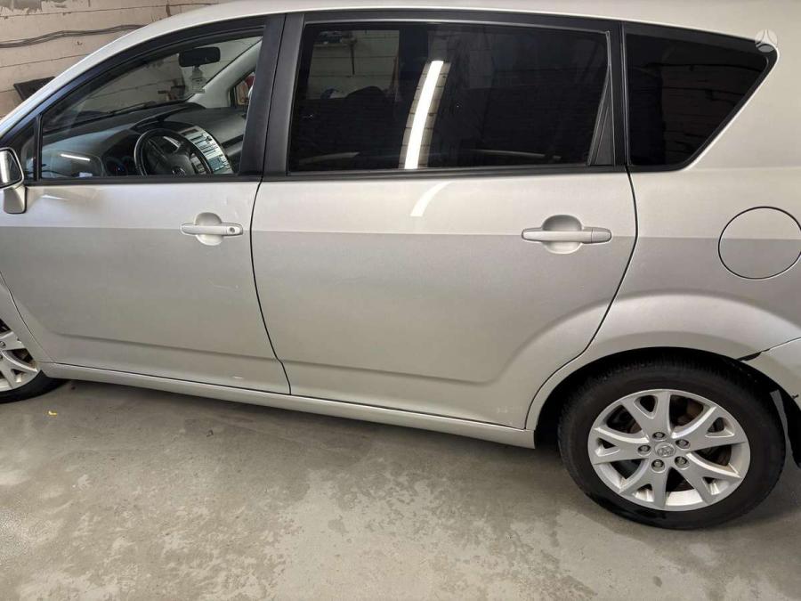 Grey Toyota Corolla Verso 2009 in Birzai, with an engine capacity of 2.23 L and mileage of 266 thousand km for 2000 €, photo 4 on AUTOMOTO.COM.LV