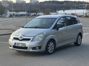 Grey Toyota Corolla Verso 2009 in Vilnius, with an engine capacity of 2.20 L and mileage of 235 thousand km for 2000 €, photo  on AUTOMOTO.COM.LV