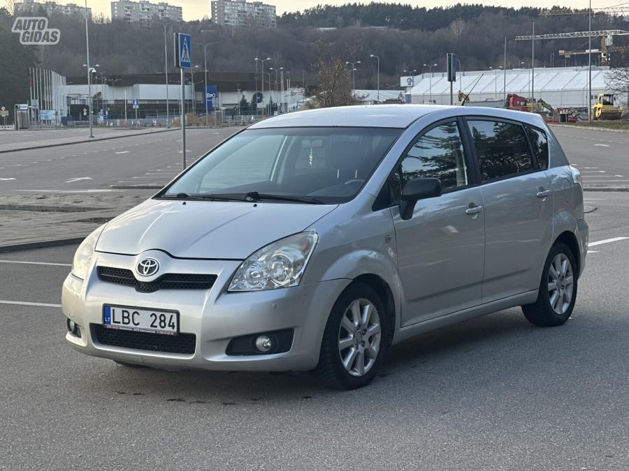 Grey Toyota Corolla Verso 2009 in Vilnius, with an engine capacity of 2.20 L and mileage of 235 thousand km for 2000 €, photo 1 on AUTOMOTO.COM.LV