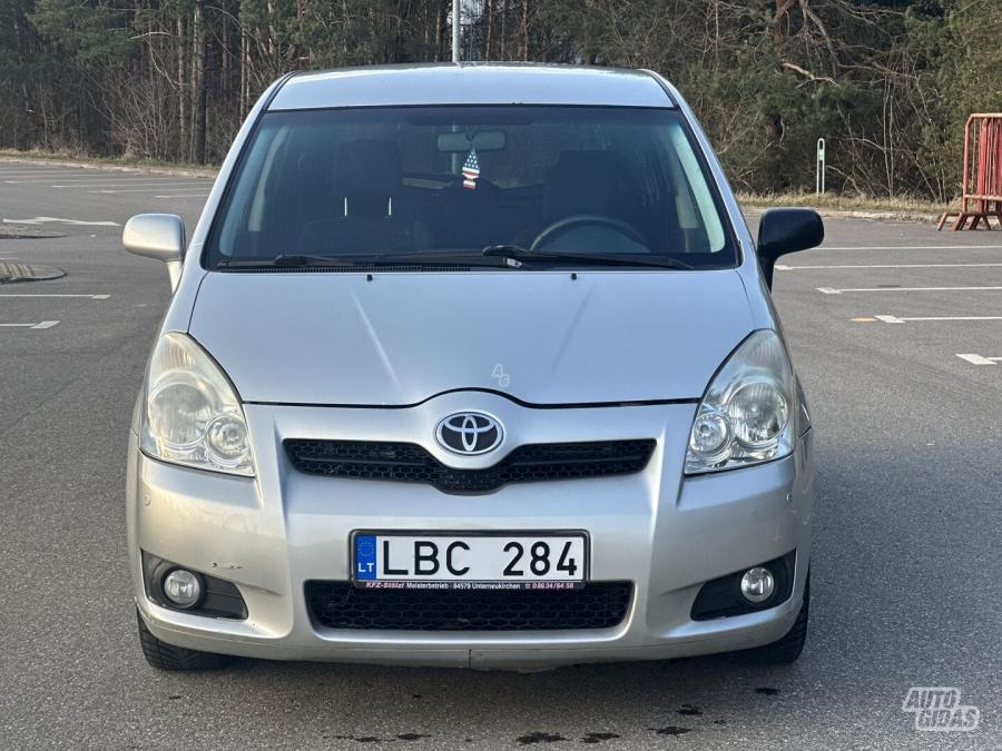 Grey Toyota Corolla Verso 2009 in Vilnius, with an engine capacity of 2.20 L and mileage of 235 thousand km for 2000 €, photo 3 on AUTOMOTO.COM.LV