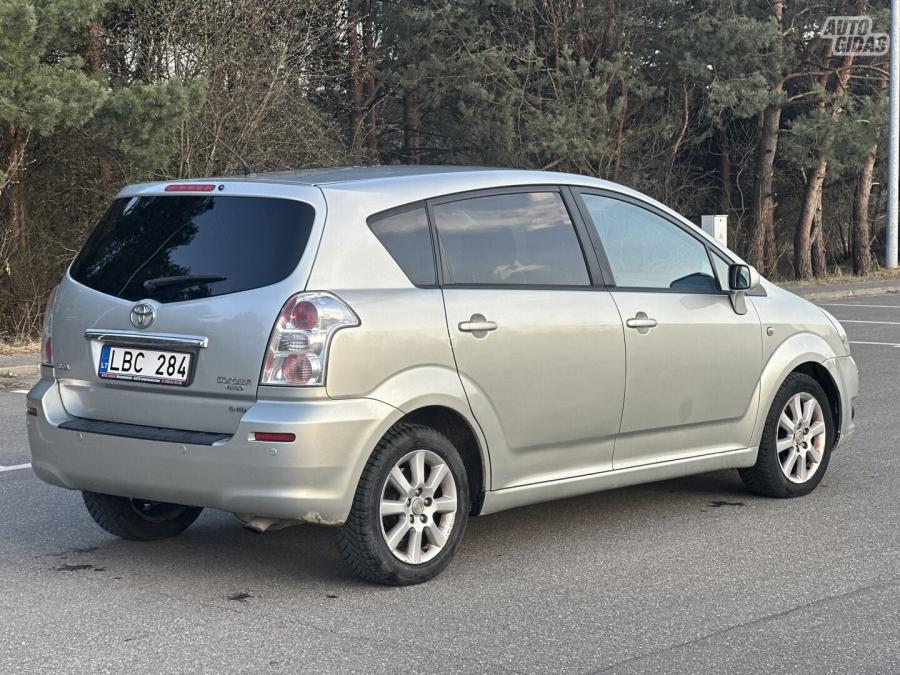 Grey Toyota Corolla Verso 2009 in Vilnius, with an engine capacity of 2.20 L and mileage of 235 thousand km for 2000 €, photo 6 on AUTOMOTO.COM.LV