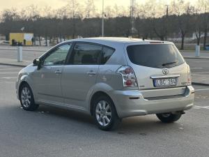 Grey Toyota Corolla Verso 2009 in Vilnius, with an engine capacity of 2.20 L and mileage of 235 thousand km for 2000 €, photo 8 on AUTOMOTO.COM.LV