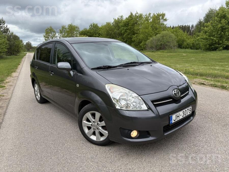 Grey Toyota Corolla Verso 2009 in Daugavpils, with an engine capacity of 2.20 L and mileage of 187 thousand km for 2500 €, photo 1 on AUTOMOTO.COM.LV