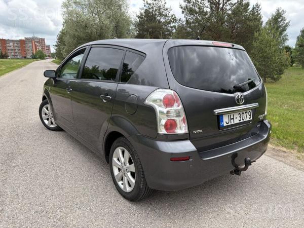 Grey Toyota Corolla Verso 2009 in Daugavpils, with an engine capacity of 2.20 L and mileage of 187 thousand km for 2500 €, photo 2 on AUTOMOTO.COM.LV