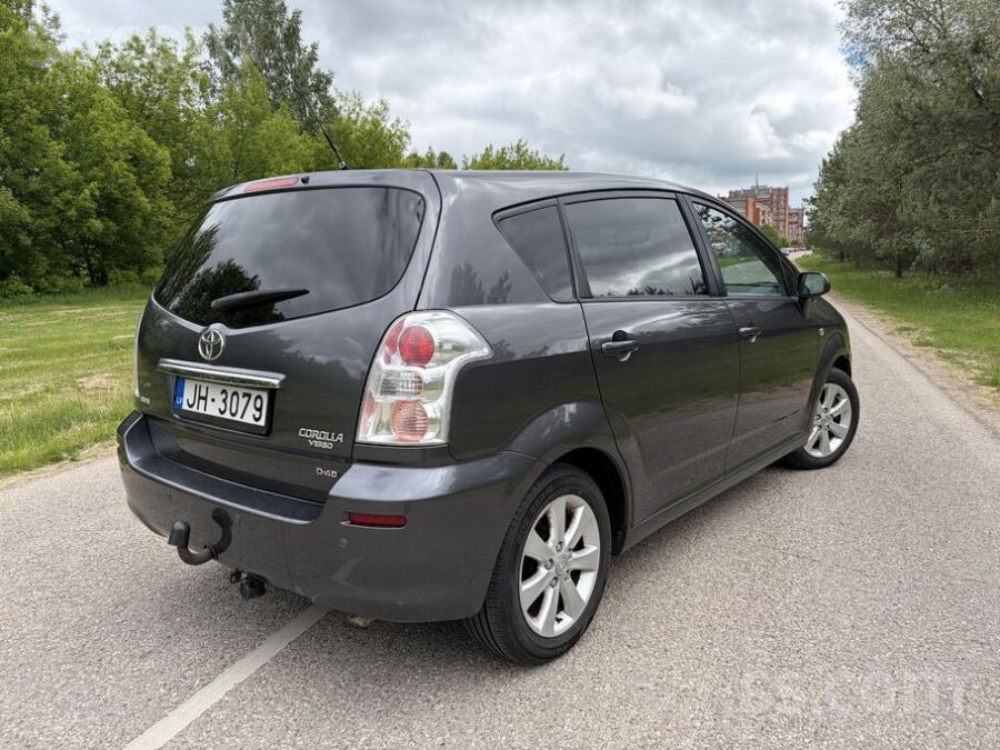Grey Toyota Corolla Verso 2009 in Daugavpils, with an engine capacity of 2.20 L and mileage of 187 thousand km for 2500 €, photo 4 on AUTOMOTO.COM.LV