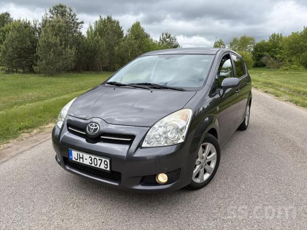 Grey Toyota Corolla Verso 2009 in Daugavpils, with an engine capacity of 2.20 L and mileage of 187 thousand km for 2500 €, photo 4 on AUTOMOTO.COM.LV
