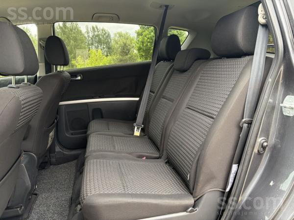 Grey Toyota Corolla Verso 2009 in Daugavpils, with an engine capacity of 2.20 L and mileage of 187 thousand km for 2500 €, photo 6 on AUTOMOTO.COM.LV
