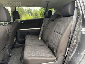 Grey Toyota Corolla Verso 2009 in Daugavpils, with an engine capacity of 2.20 L and mileage of 187 thousand km for 2500 €, photo 7 on AUTOMOTO.COM.LV