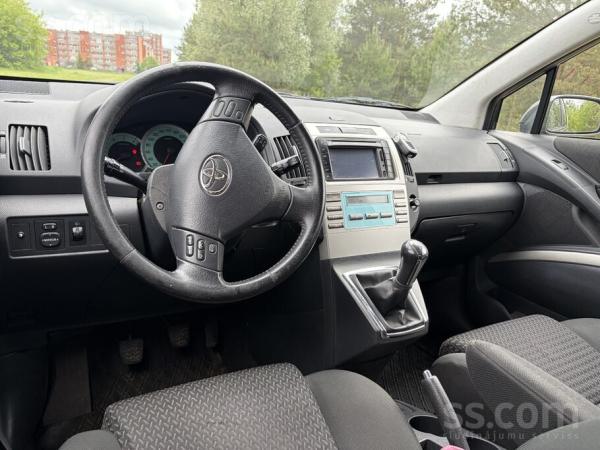 Grey Toyota Corolla Verso 2009 in Daugavpils, with an engine capacity of 2.20 L and mileage of 187 thousand km for 2500 €, photo 7 on AUTOMOTO.COM.LV