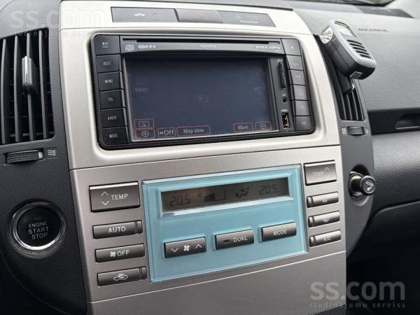 Grey Toyota Corolla Verso 2009 in Daugavpils, with an engine capacity of 2.20 L and mileage of 187 thousand km for 2500 €, photo 8 on AUTOMOTO.COM.LV