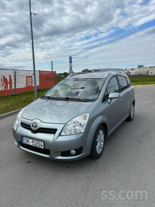 Grey Toyota Corolla Verso 2009 in Liepaja, with an engine capacity of 2.20 L and mileage of 355 thousand km for 2500 €, photo 1 on AUTOMOTO.COM.LV