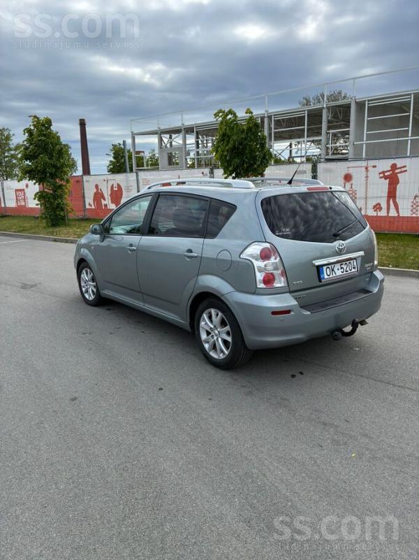Grey Toyota Corolla Verso 2009 in Liepaja, with an engine capacity of 2.20 L and mileage of 355 thousand km for 2500 €, photo 3 on AUTOMOTO.COM.LV