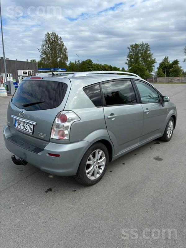 Grey Toyota Corolla Verso 2009 in Liepaja, with an engine capacity of 2.20 L and mileage of 355 thousand km for 2500 €, photo 4 on AUTOMOTO.COM.LV