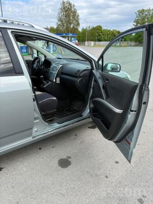 Grey Toyota Corolla Verso 2009 in Liepaja, with an engine capacity of 2.20 L and mileage of 355 thousand km for 2500 €, photo 7 on AUTOMOTO.COM.LV