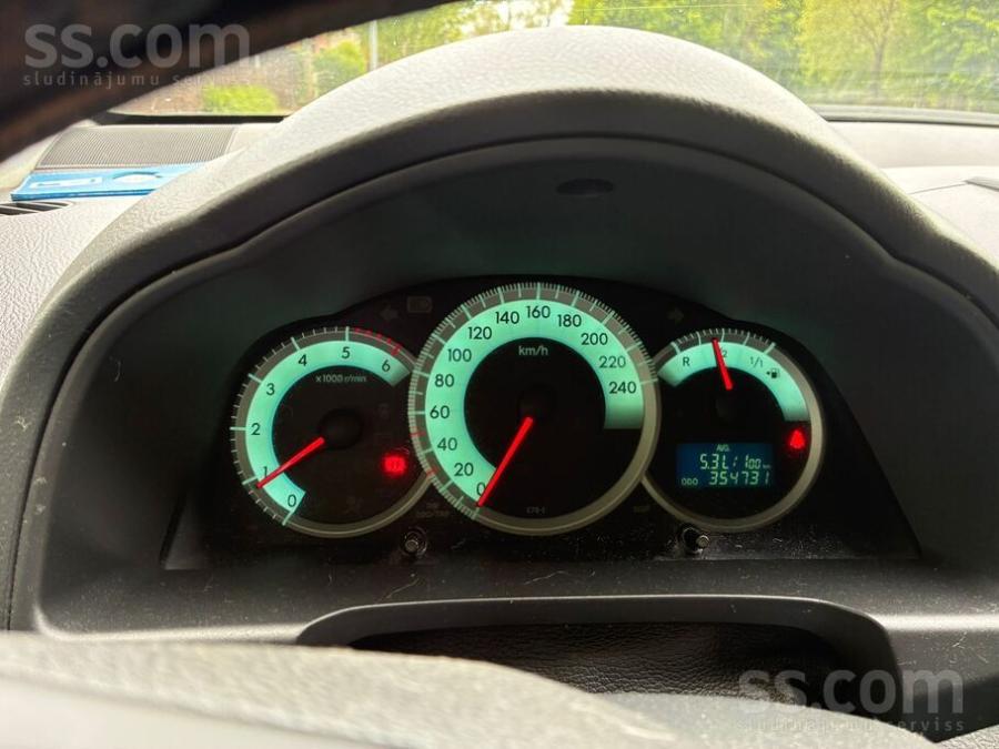Grey Toyota Corolla Verso 2009 in Liepaja, with an engine capacity of 2.20 L and mileage of 355 thousand km for 2500 €, photo 11 on AUTOMOTO.COM.LV