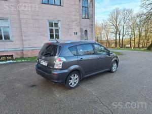 Pelēks Toyota Corolla Verso 2009 Dobele, ar dzinēja tilpumu 2.20 L un nobraukumu 318 tūkst. km par 2700 €, foto 3 vietnē AUTOMOTO.COM.LV
