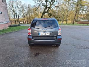 Pelēks Toyota Corolla Verso 2009 Dobele, ar dzinēja tilpumu 2.20 L un nobraukumu 318 tūkst. km par 2700 €, foto 4 vietnē AUTOMOTO.COM.LV