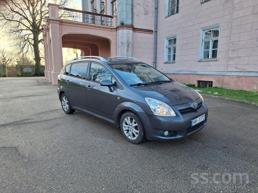 Pelēks Toyota Corolla Verso 2009 Dobele, ar dzinēja tilpumu 2.20 L un nobraukumu 318 tūkst. km par 2700 €, foto 7 vietnē AUTOMOTO.COM.LV