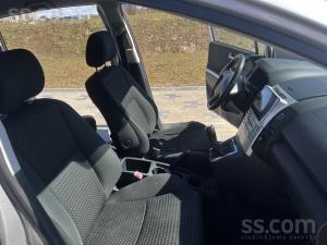 Grey Toyota Corolla Verso 2009 in Riga, with an engine capacity of 2.20 L and mileage of 436 thousand km for 2200 €, photo 8 on AUTOMOTO.COM.LV