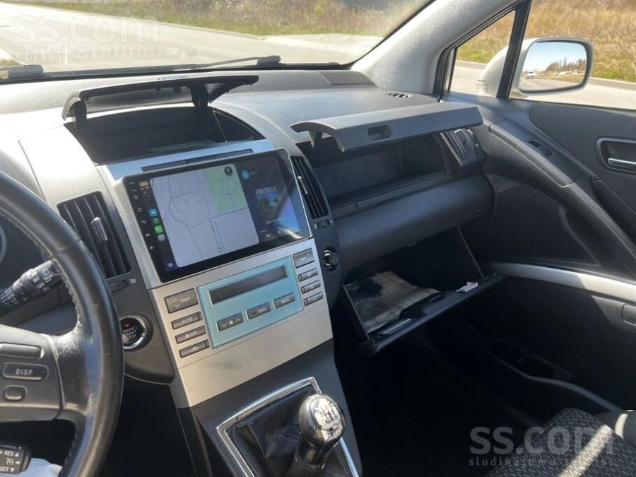 Grey Toyota Corolla Verso 2009 in Riga, with an engine capacity of 2.20 L and mileage of 436 thousand km for 2200 €, photo 9 on AUTOMOTO.COM.LV