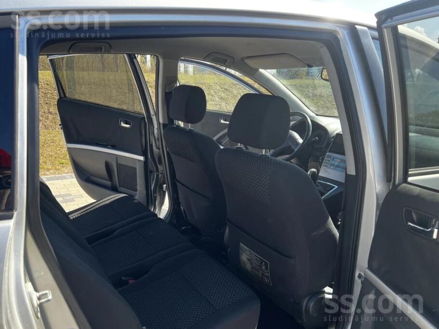 Grey Toyota Corolla Verso 2009 in Riga, with an engine capacity of 2.20 L and mileage of 436 thousand km for 2200 €, photo 12 on AUTOMOTO.COM.LV