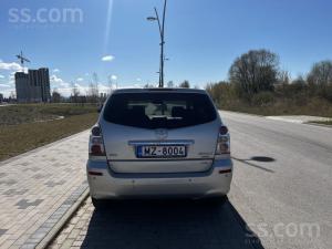 Grey Toyota Corolla Verso 2009 in Riga, with an engine capacity of 2.20 L and mileage of 436 thousand km for 2200 €, photo 19 on AUTOMOTO.COM.LV