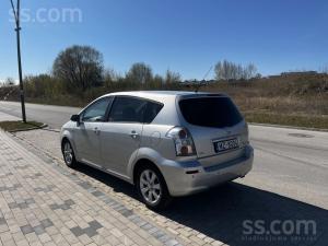 Grey Toyota Corolla Verso 2009 in Riga, with an engine capacity of 2.20 L and mileage of 436 thousand km for 2200 €, photo 20 on AUTOMOTO.COM.LV