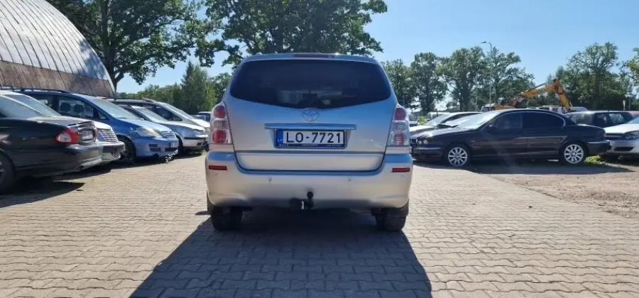 Grey Toyota Corolla Verso 2009 in Valmiera, with an engine capacity of 2.20 L and mileage of 308 thousand km for 3100 €, photo 5 on AUTOMOTO.COM.LV