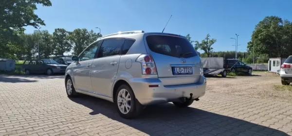 Grey Toyota Corolla Verso 2009 in Valmiera, with an engine capacity of 2.20 L and mileage of 308 thousand km for 3100 €, photo 5 on AUTOMOTO.COM.LV