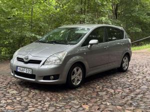 Grey Toyota Corolla Verso 2009 in Vilnius, with an engine capacity of 2.23 L and mileage of 287 thousand km for 3500 €, photo  on AUTOMOTO.COM.LV