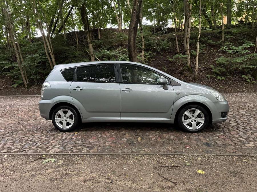 Grey Toyota Corolla Verso 2009 in Vilnius, with an engine capacity of 2.23 L and mileage of 287 thousand km for 3500 €, photo 8 on AUTOMOTO.COM.LV