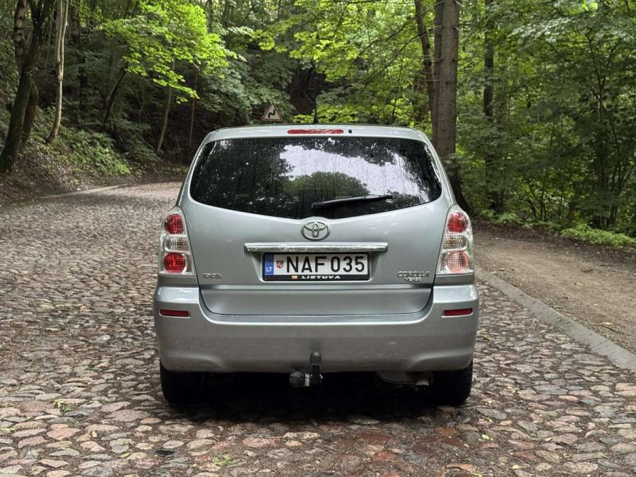 Grey Toyota Corolla Verso 2009 in Vilnius, with an engine capacity of 2.23 L and mileage of 287 thousand km for 3500 €, photo 9 on AUTOMOTO.COM.LV