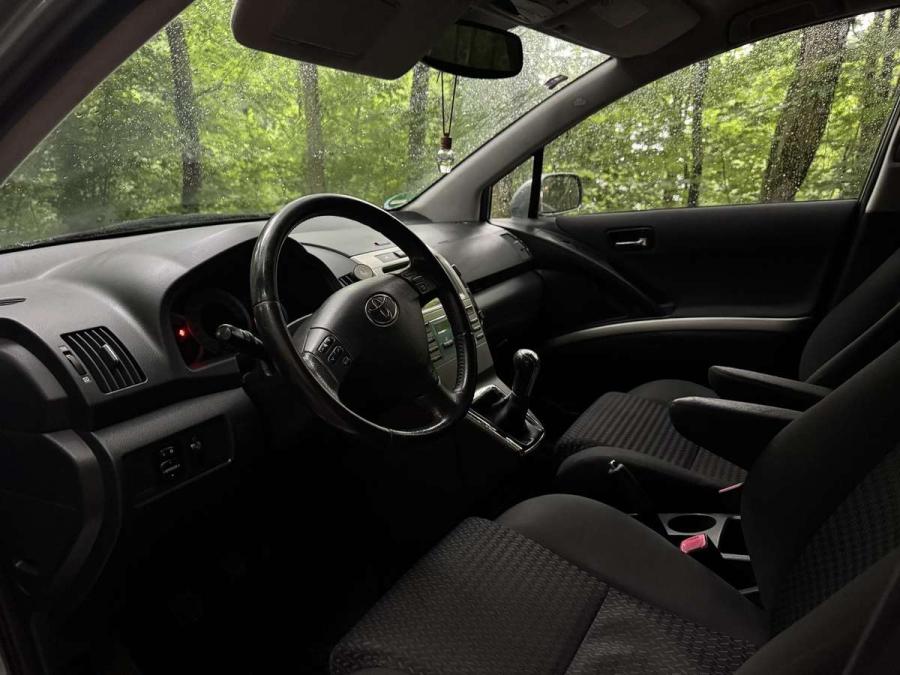 Grey Toyota Corolla Verso 2009 in Vilnius, with an engine capacity of 2.23 L and mileage of 287 thousand km for 3500 €, photo 10 on AUTOMOTO.COM.LV
