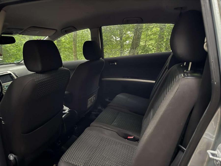 Grey Toyota Corolla Verso 2009 in Vilnius, with an engine capacity of 2.23 L and mileage of 287 thousand km for 3500 €, photo 14 on AUTOMOTO.COM.LV