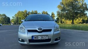 Pelēks Toyota Corolla Verso 2009 Rīga, ar dzinēja tilpumu 2.20 L un nobraukumu 243 tūkst. km par 3200 €, foto 3 vietnē AUTOMOTO.COM.LV