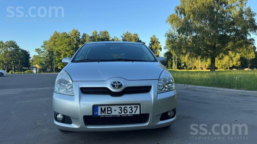 Pelēks Toyota Corolla Verso 2009 Rīga, ar dzinēja tilpumu 2.20 L un nobraukumu 243 tūkst. km par 3200 €, foto 3 vietnē AUTOMOTO.COM.LV
