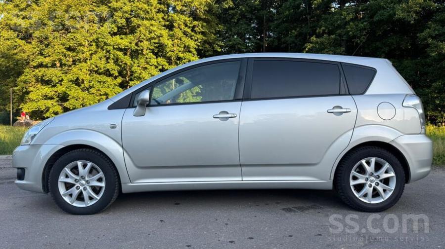 Pelēks Toyota Corolla Verso 2009 Rīga, ar dzinēja tilpumu 2.20 L un nobraukumu 243 tūkst. km par 3200 €, foto 5 vietnē AUTOMOTO.COM.LV