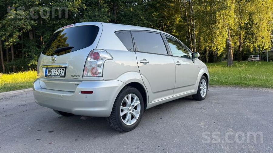 Pelēks Toyota Corolla Verso 2009 Rīga, ar dzinēja tilpumu 2.20 L un nobraukumu 243 tūkst. km par 3200 €, foto 11 vietnē AUTOMOTO.COM.LV