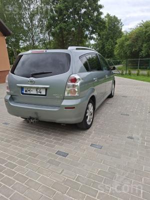 Grey Toyota Corolla Verso 2009 in Cesis, with an engine capacity of 2.20 L and mileage of 226 thousand km for 3495 €, photo 5 on AUTOMOTO.COM.LV